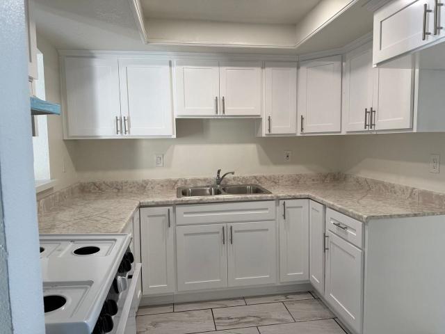 Emerald Terrace Apartments 2 Bedroom Apartment for Rent at 919 919 and 1001 South Lyon Street, Santa Ana, CA 92705