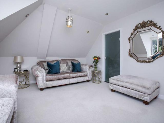 Emerson Court, Caterham 3 bed apartment to rent £2,000 pcm £462 pw