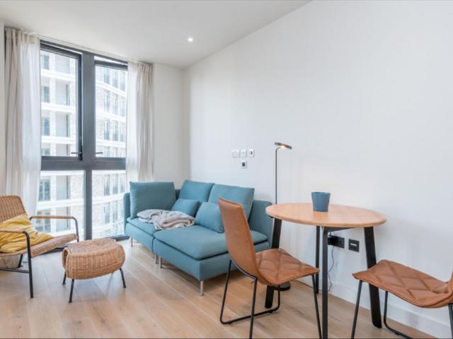 Emery Way, London Dock, E1W Studio to rent £2,600 pcm £600 pw