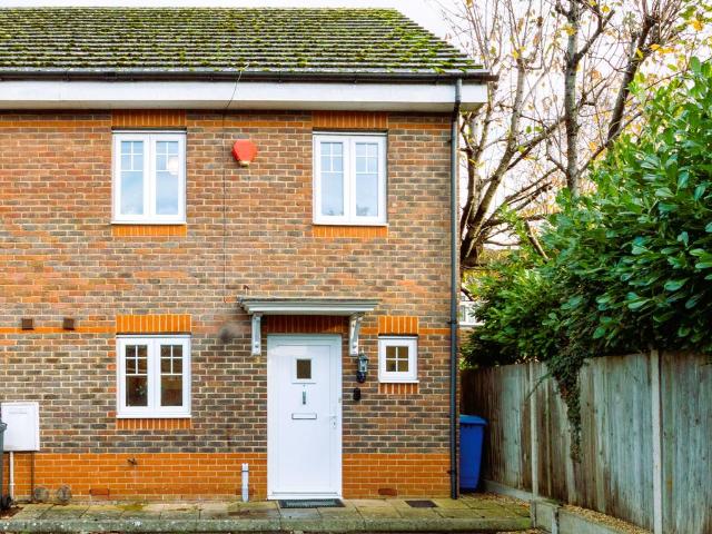 Emilia Close, Maidenhead SL6 3 bed house to rent £4,500 pcm £1,038 pw