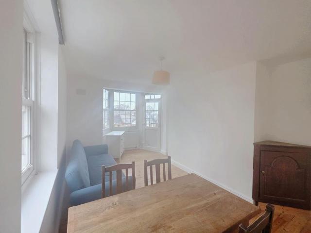 Emlyn Gardens, London W12, 1 bed flat to rent, £1,700 pcm | PrimeLocation