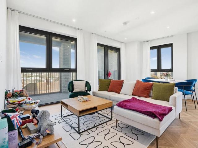 Emperor Point, Woodberry Down. 2 bed apartment to rent £3,250 pcm £750 pw
