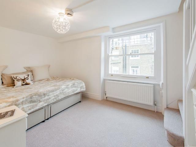 Emperors Gate, Kensington SW7, Studio to rent, £1,600 pcm | PrimeLocation