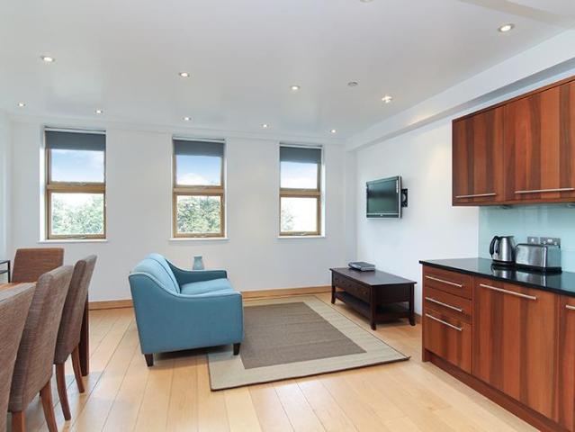 Emperors Gate, South Kensington. 2 bed apartment to rent £3,000 pcm £692 pw