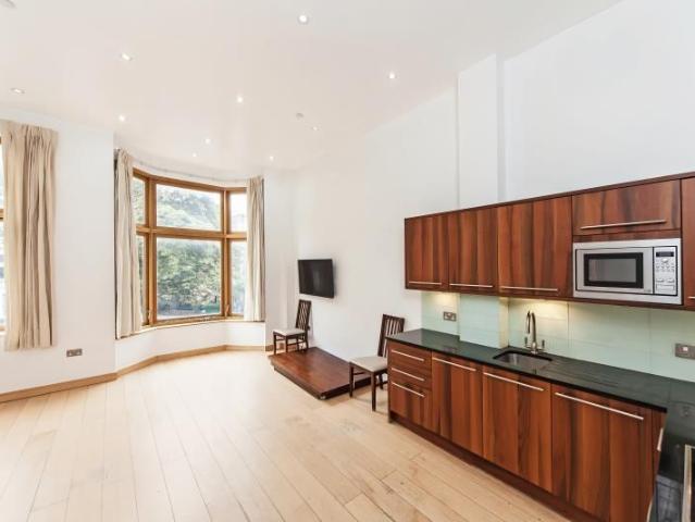 Emperors Gate, South Kensington, London SW7, 3 bed flat to rent, £3,500 pcm | PrimeLocation