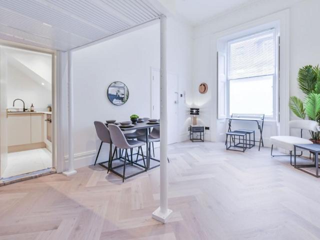 Emperors Gate, South Kensington. Studio to rent £3,467 pcm £800 pw