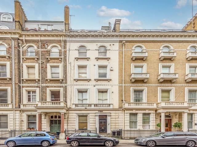 Emperors Gate, South Kensington. Studio to rent £4,334 pcm £1,000 pw