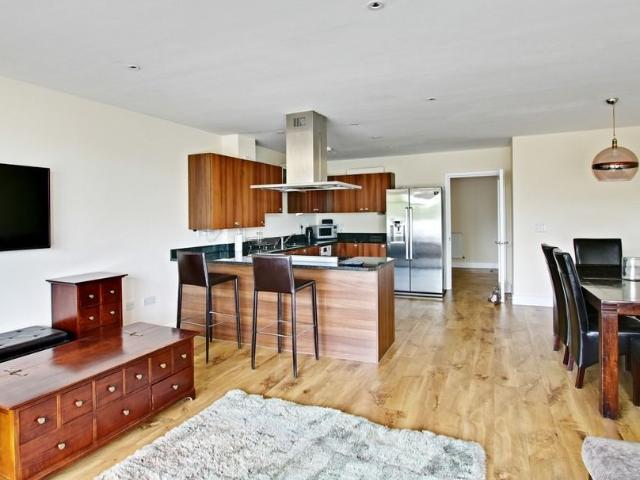Empire Court, 56 Plaistow Lane, Bromley, Kent BR1, 2 bed flat to rent, £2,200 pcm | PrimeLocation