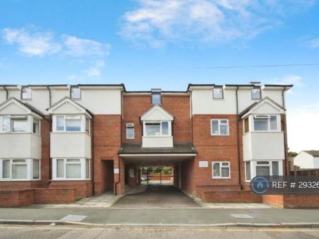 Empire Court, Luton, LU3 1 bed flat to rent £1,095 pcm £253 pw