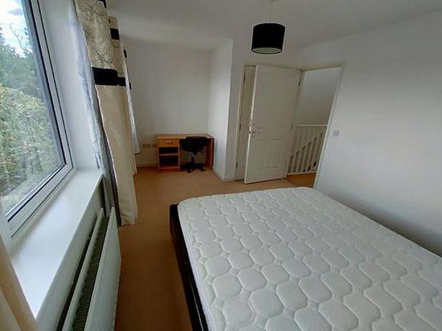 Empire Close, London SE7 3 bed terraced house to rent £2,650 pcm £612 pw