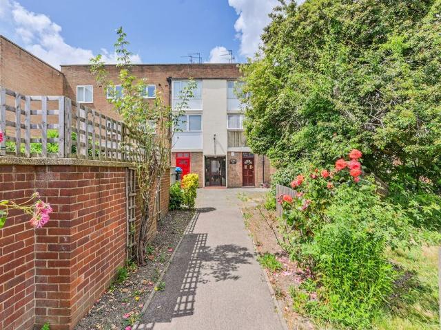 Empire House N18, Edmonton, London, 2 bed flat to rent, £1,900 pcm | PrimeLocation