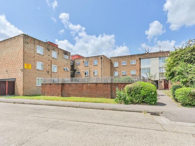 Empire House, N18, Edmonton, London, N18 2 bed flat to rent £1,900 pcm £438 pw
