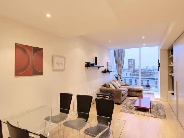 Empire Square, London SE1 1 bed apartment to rent £2,500 pcm £577 pw