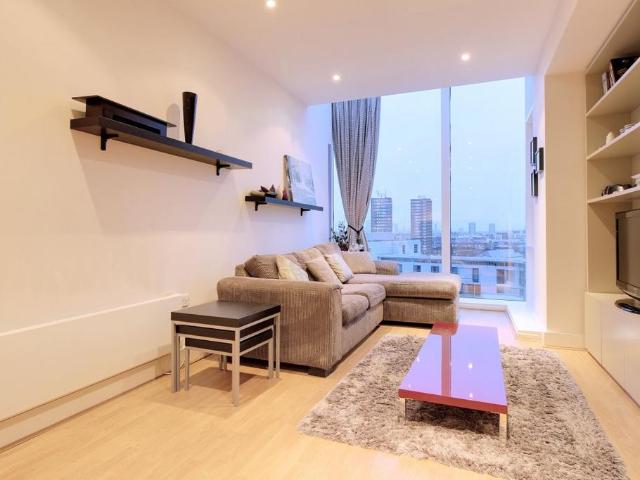 Empire Square, London SE1 1 bed apartment to rent £2,500 pcm £577 pw