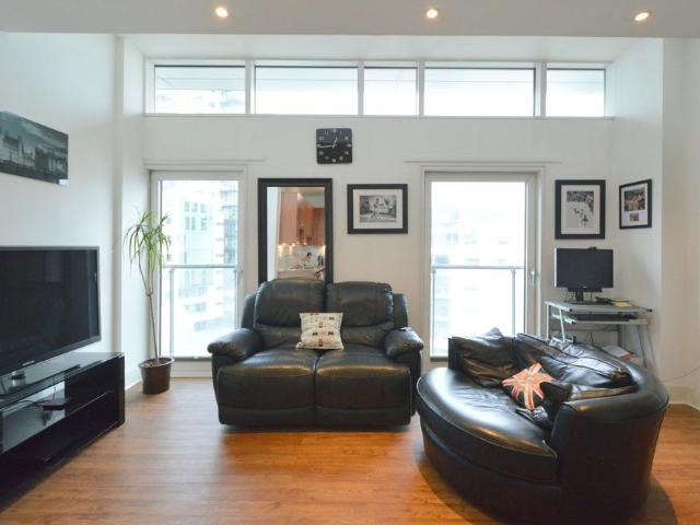 Empire Square, London, SE1 1 bed apartment to rent £2,200 pcm £508 pw