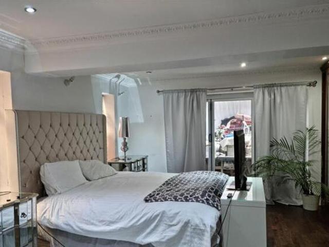 Empire Road, Perivale, 5 Bedroom End