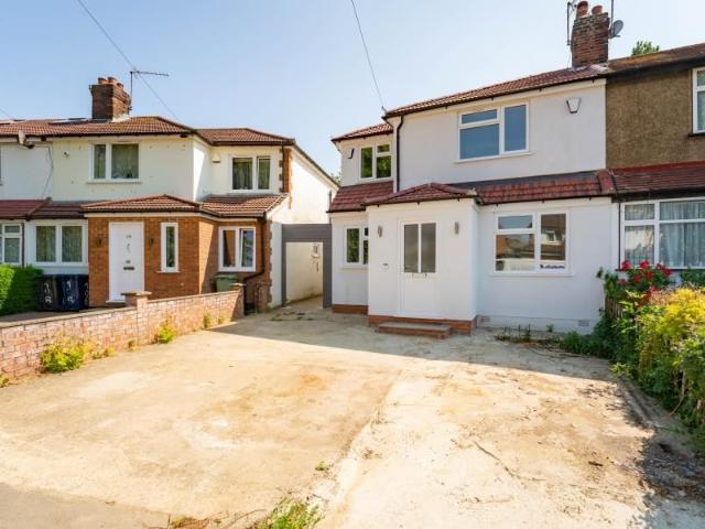 Empire Road, Perivale UB6, London, 2 bed flat to rent, £1,800 pcm | PrimeLocation
