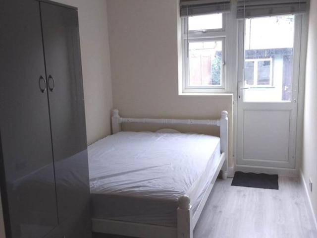 Empire Road, Perivale UB6, Room to rent, £950 pcm | PrimeLocation