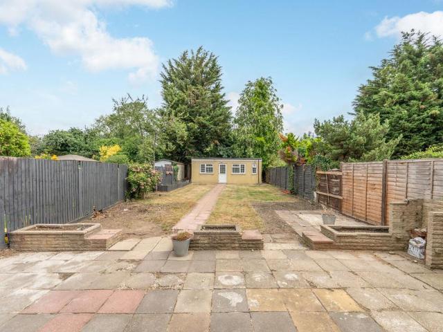 Empire Road, Perivale, Greenford, UB6 5 bed house to rent £3,600 pcm £831 pw