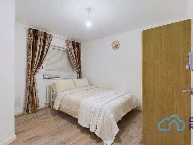 Empire Way, Wembley HA9, Room to rent, £830 pcm | PrimeLocation