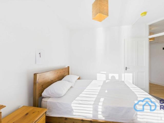 Empire Way, Wembley HA9, Room to rent, £901 pcm | PrimeLocation
