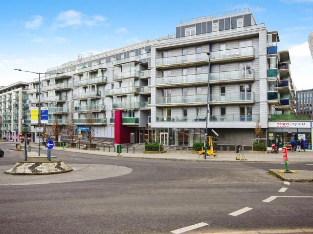 Empire Way, WEMBLEY, HA9 2 bed flat to rent £2,200 pcm £508 pw