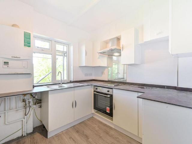 Empire Way, Wembley Park, Wembley, HA9 2 bed flat to rent £2,300 pcm £531 pw