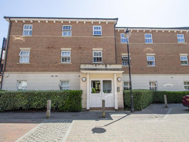 Empire Walk, Greenhithe DA9, 2 bed flat to rent, £1,400 pcm | PrimeLocation