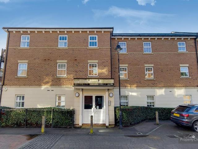 Empire Walk, Greenhithe DA9, 2 bed flat to rent, £1,450 pcm | PrimeLocation
