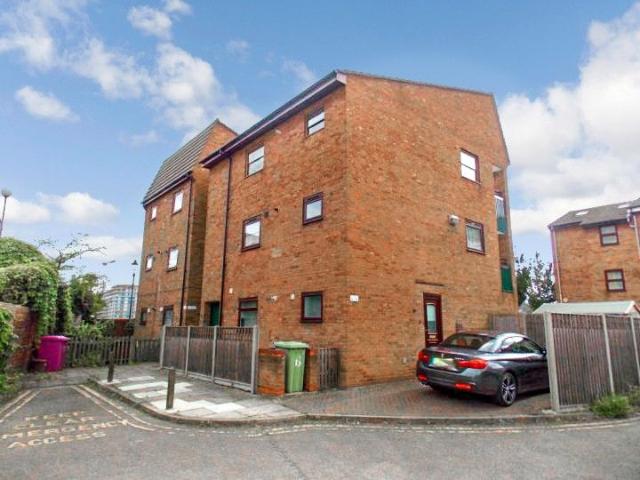 Empire Wharf Road, London E14, Room to rent, £2,100 pcm | PrimeLocation