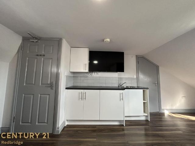 Empress Avenue, ILFORD IG1 Studio to rent £1,000 pcm £231 pw