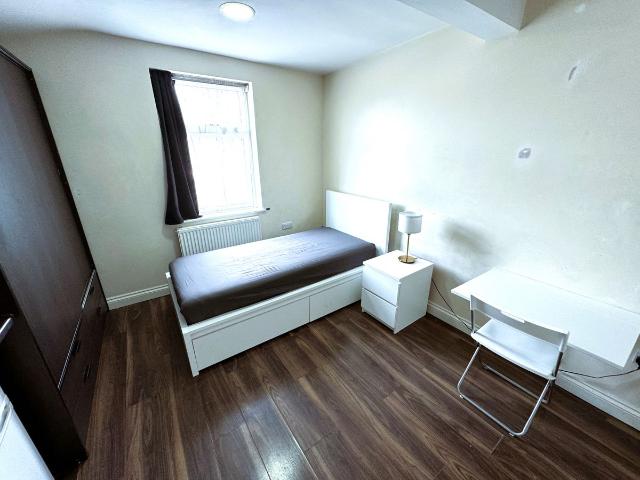Empress Avenue, Ilford IG1, Studio to rent, £950 pcm | PrimeLocation