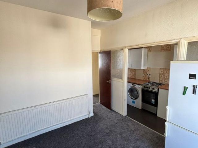 Empress Avenue, Ilford IG1, 1 bed flat to rent, £1,400 pcm | PrimeLocation