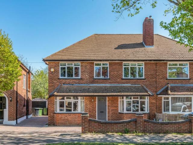 Empress Drive Chislehurst BR7 4 bed semi detached house to rent £2,600 pcm £600 pw
