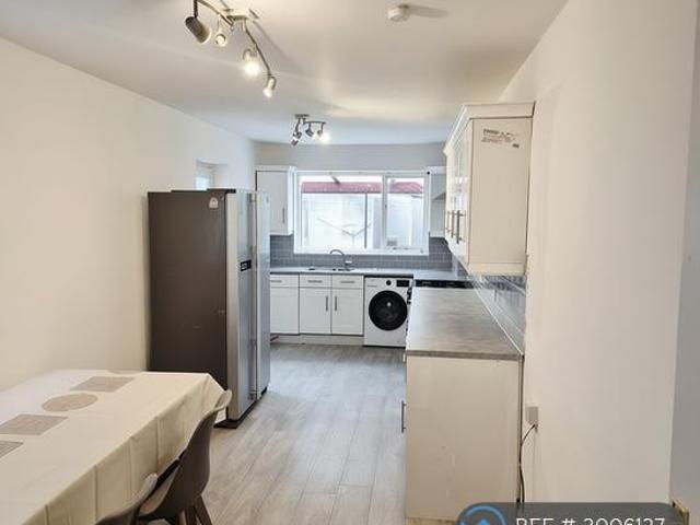 Emsworth Road, Portsmouth, PO2 3 bed terraced house to rent £1,550 pcm £358 pw