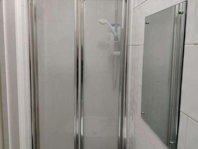 En suit Double Room Northumberland Avenue, TW7