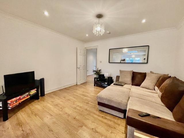EN SUITE 3 Bedroom Flat London Central Line Zone 2