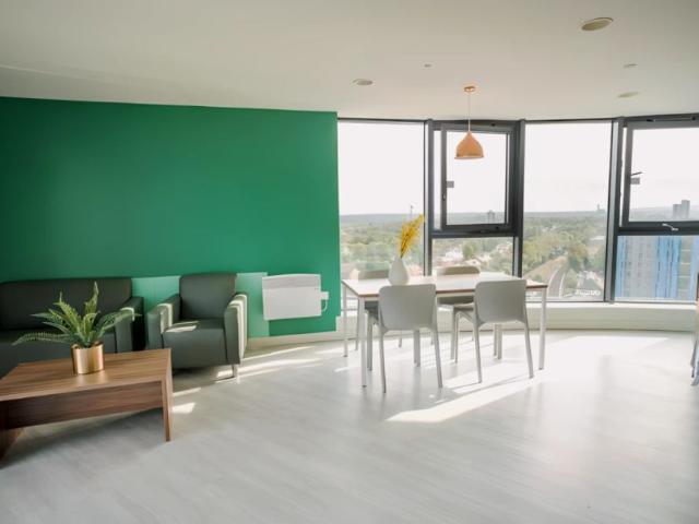 En Suite Cluster City View