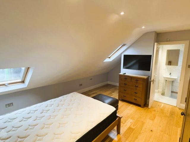 En Suite, Kitchenette, Self Contained Studio