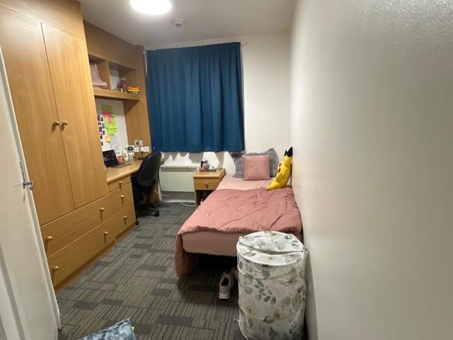 En suite Room Available in Colindale