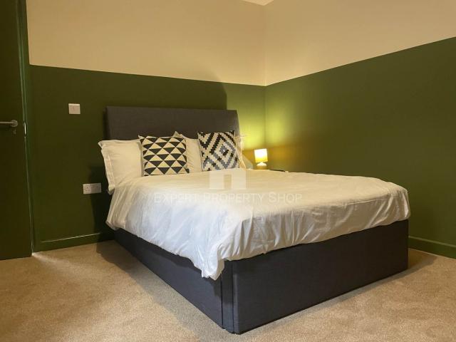 En Suite Room, Commercial Avenue, Beeston NG9, Room to rent, £750 pcm | PrimeLocation