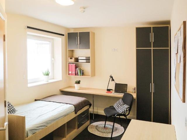 En Suite Room, Flewitt House, Beeston NG9, 1 bed terraced house to rent, £628 pcm | PrimeLocation