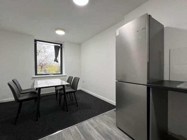 En suite Room, In Gardner Street, Salford id#, M6