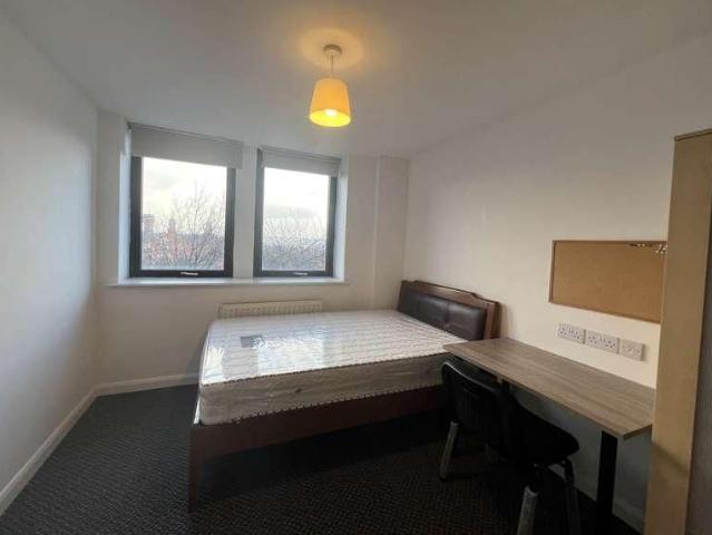 En suite Room, In Gardner Street, Salford, M6