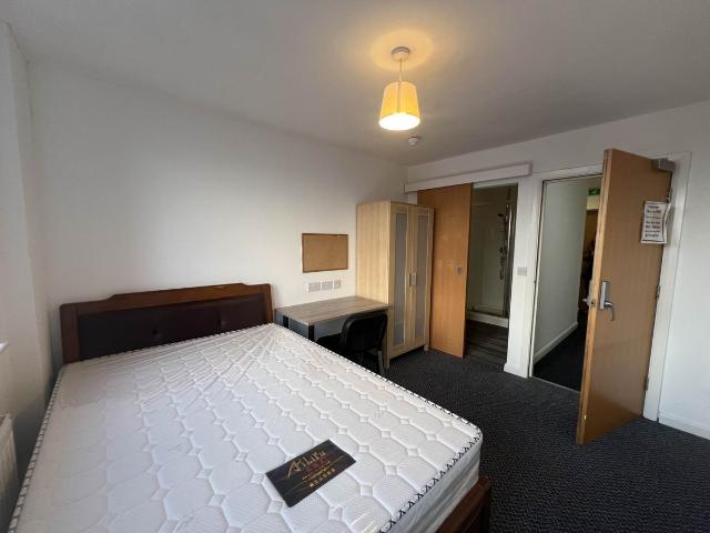 En Suite Room, In Gardner Street, Salford M6, Room to rent, £720 pcm | PrimeLocation
