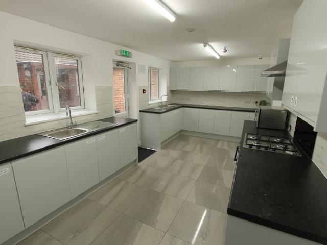 En Suite Room, Queens Park Parade NN2, 1 bed property to rent, £625 pcm | PrimeLocation