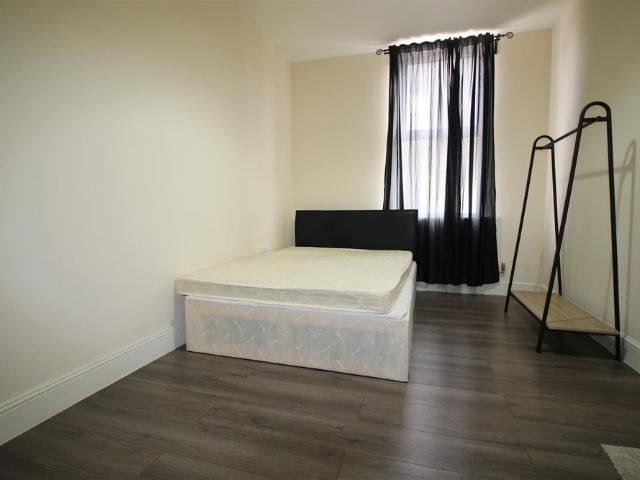 En suite Room Raglan Road, Walthamstow E17