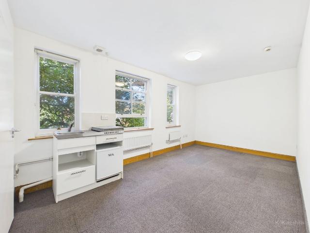 En Suite Room, The Clock House, Frogmoor, High Wycombe HP13, Property to rent, £695 pcm | PrimeLocation