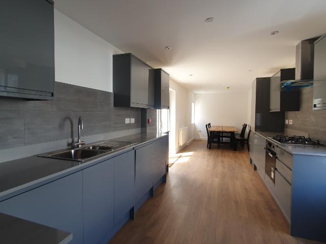 En suite room to rent in a shared house