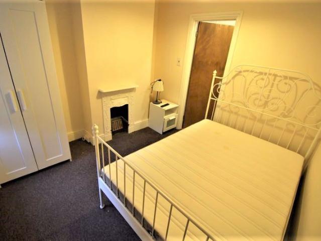 En Suite Room To Rent Lincoln Street, Town Centre SN1, Room to rent, £575 pcm | PrimeLocation